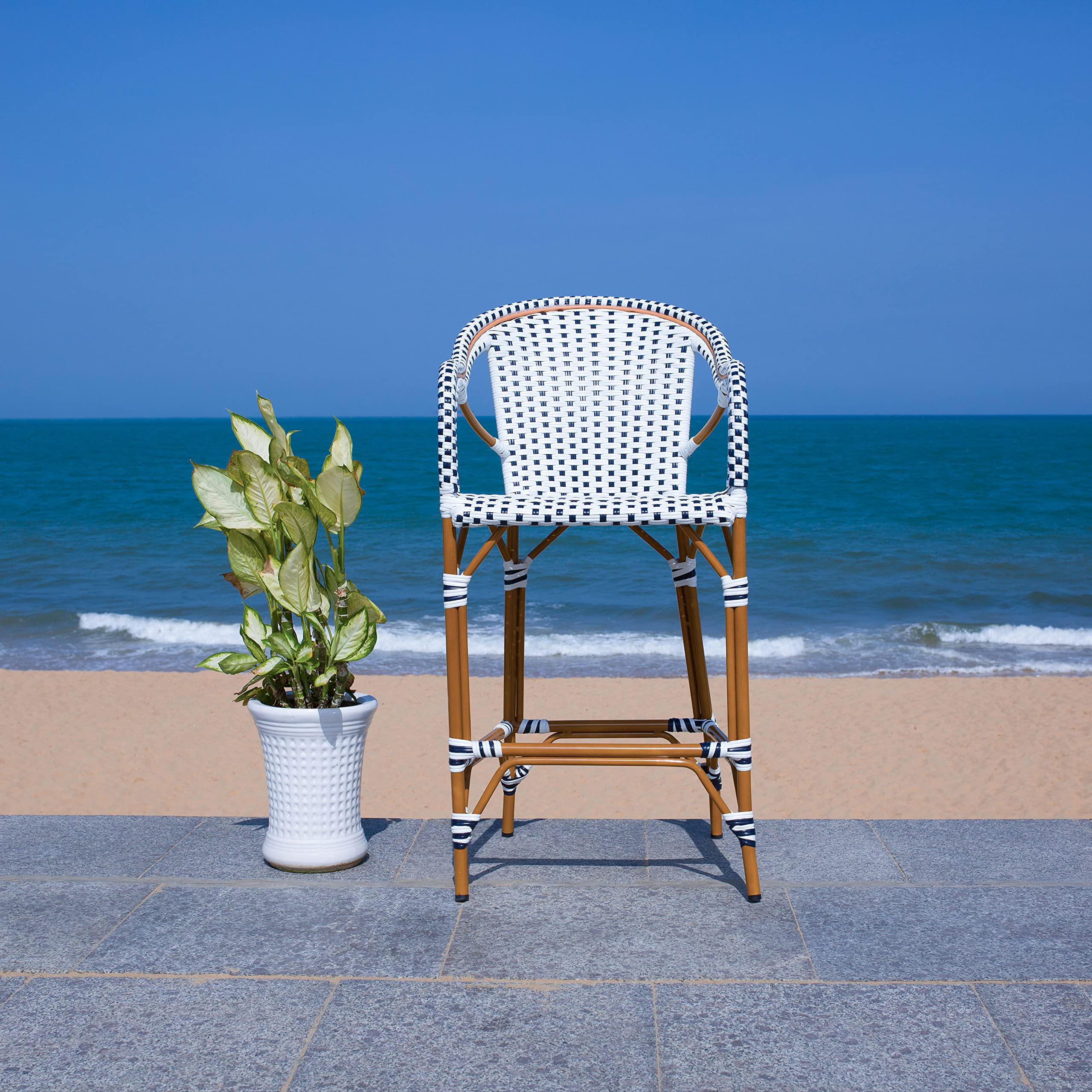 SAFAVIEH Outdoor Collection California White/Navy Bistro Woven Counter Stool with Arms (Fully Assembled)