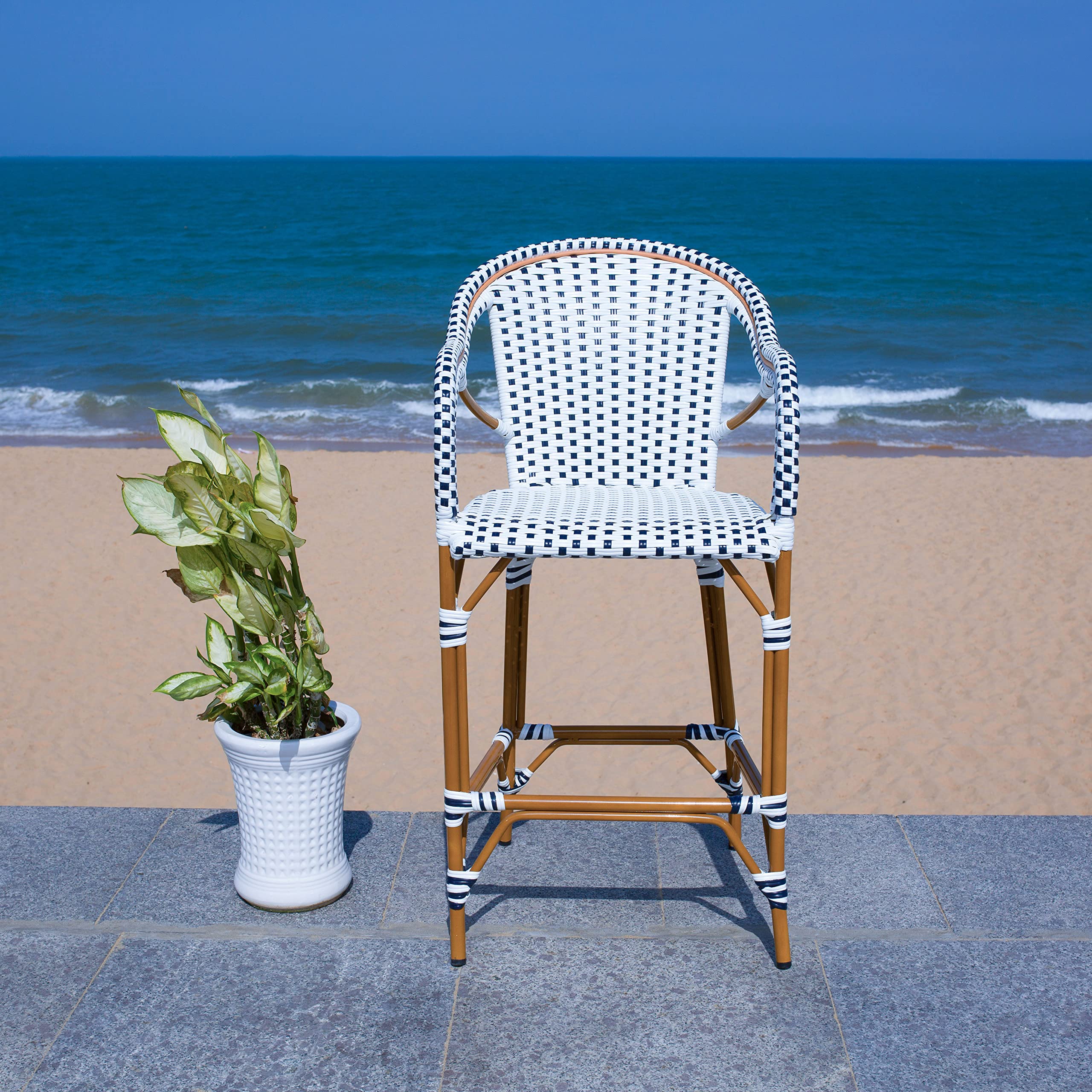 SAFAVIEH Outdoor Collection California White/Navy Bistro Woven Counter Stool with Arms (Fully Assembled)