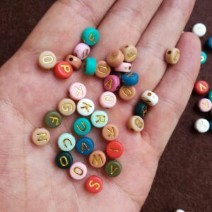 Amaney 1000pcs 4x7mm Round Letter Beads Colorful Acrylic with Gold Letter Alphabet for Jewelry Making