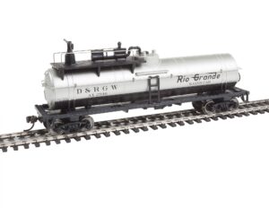 walthers trainline ho scale model firefighting car ready to run denver & rio grande western #ax 2946 (silver, black)