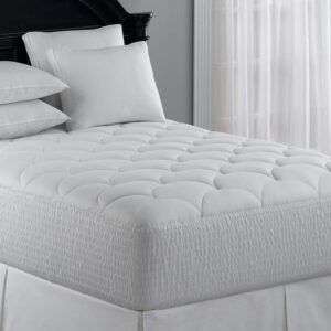 marriott mattress topper - plush, quilted mattress pad with hypoallergenic fill - fits mattresses up to 15" - queen