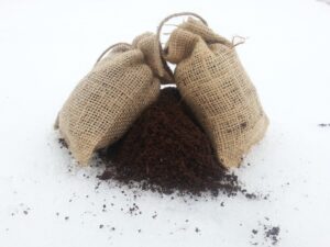 2 vermicompost "worm" tea bags, each bag makes 5 gal of worm tea