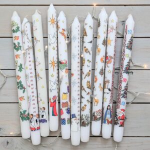 Alison Gardiner Famous Illustrator Advent Candle - Santa’s Sleigh Advent Countdown Candle with Reindeer & Stars - Unscented Wax Christmas Candle with 12 Hour Burn Time - Made in England