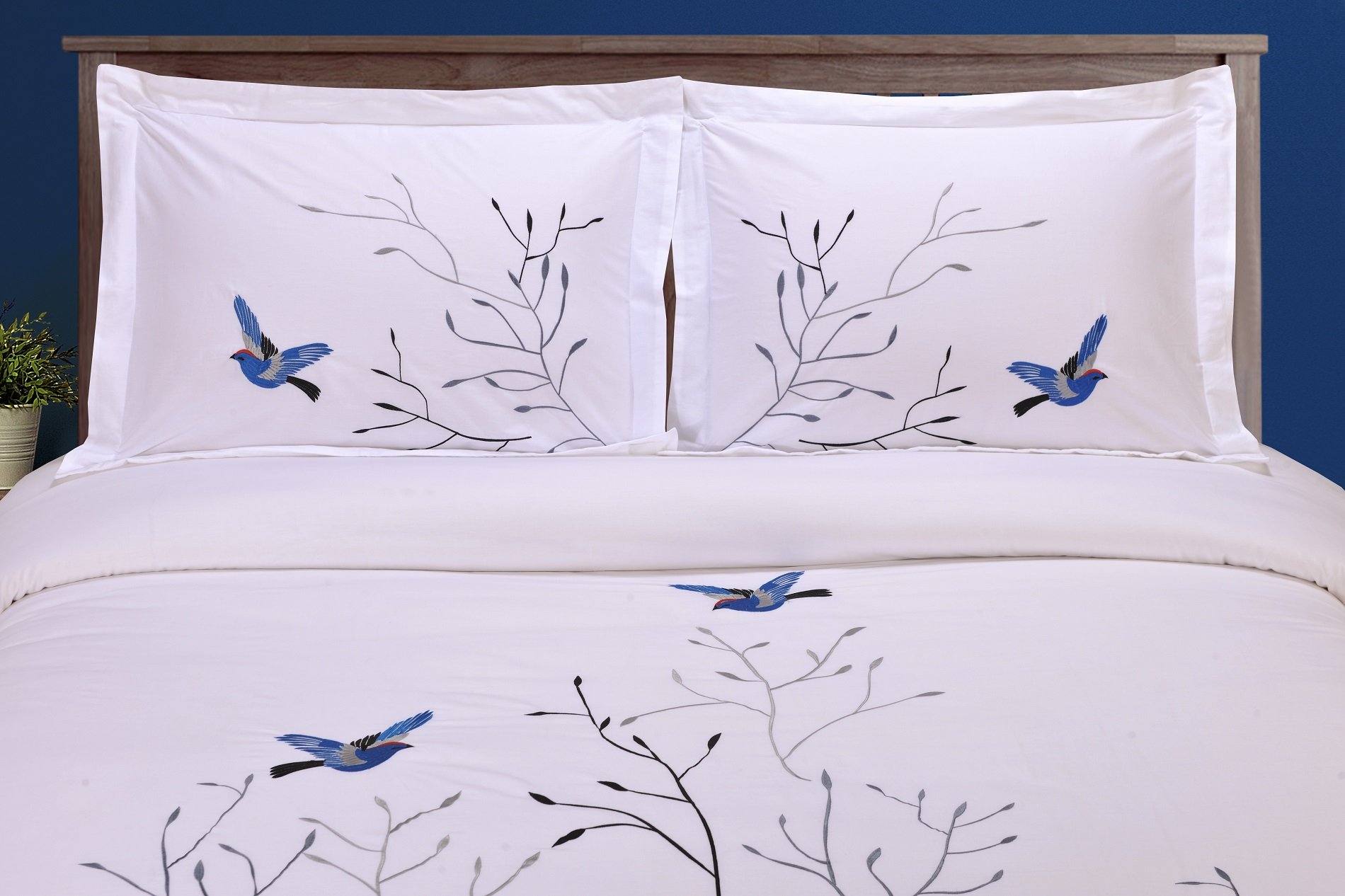 Superior 100% Cotton Percale Embroidered 3-Piece Duvet Cover Set, King/California King, Blue Swallow