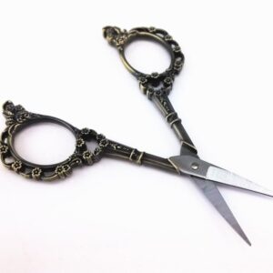 Yueton Vintage Europea Style Plum Blossom Needlework Embroidery Scissors (Bronze)