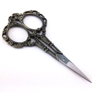 Yueton Vintage Europea Style Plum Blossom Needlework Embroidery Scissors (Bronze)