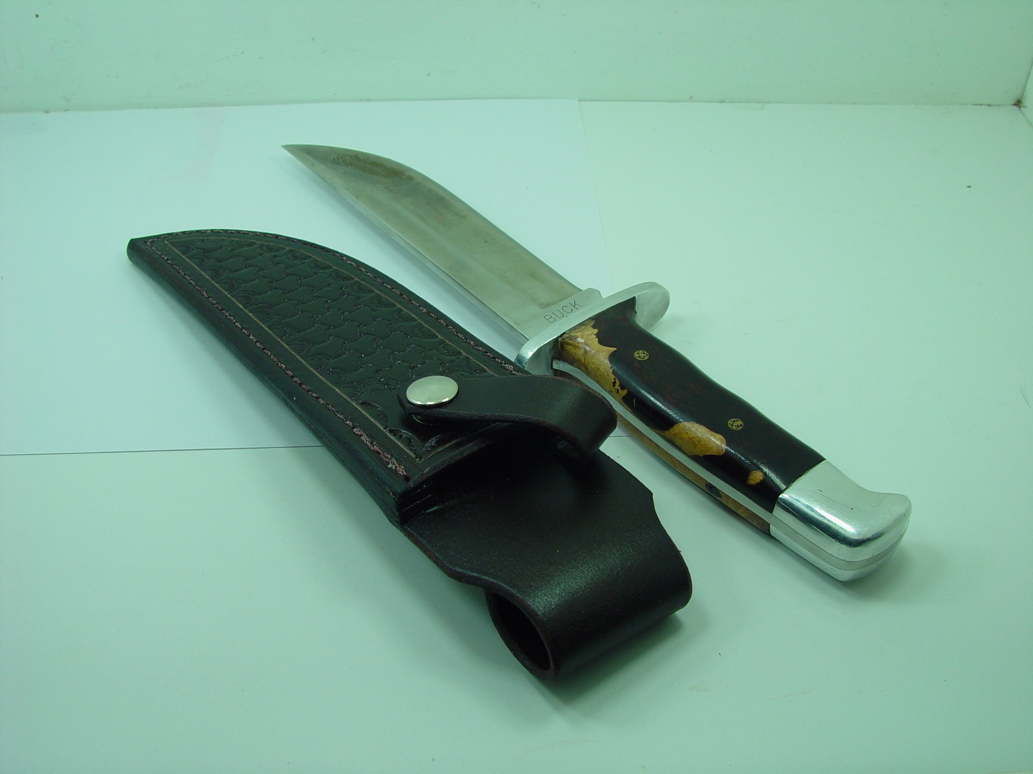 Buck 124 Leather Knife Sheath Vertical, Right hand carry BLACK. Handtooled in Round Basket Weave pattern. Sheath only.