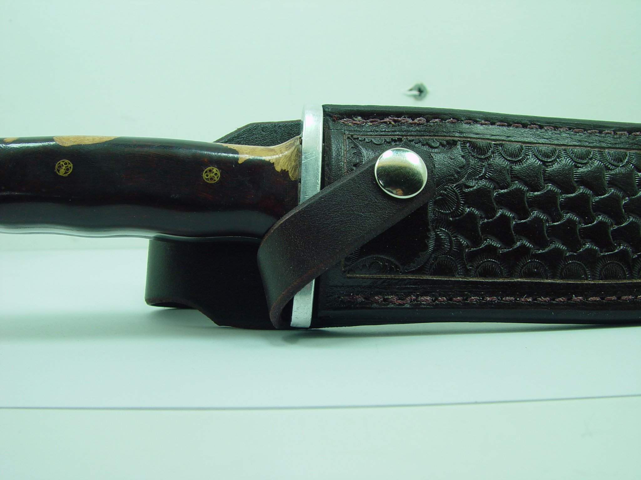 Buck 124 Leather Knife Sheath Vertical, Right hand carry BLACK. Handtooled in Round Basket Weave pattern. Sheath only.