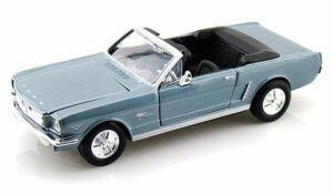 1964.5 ford mustang convertible, blue - motormax premium american 73212 - 1/24 scale diecast model car by motor max