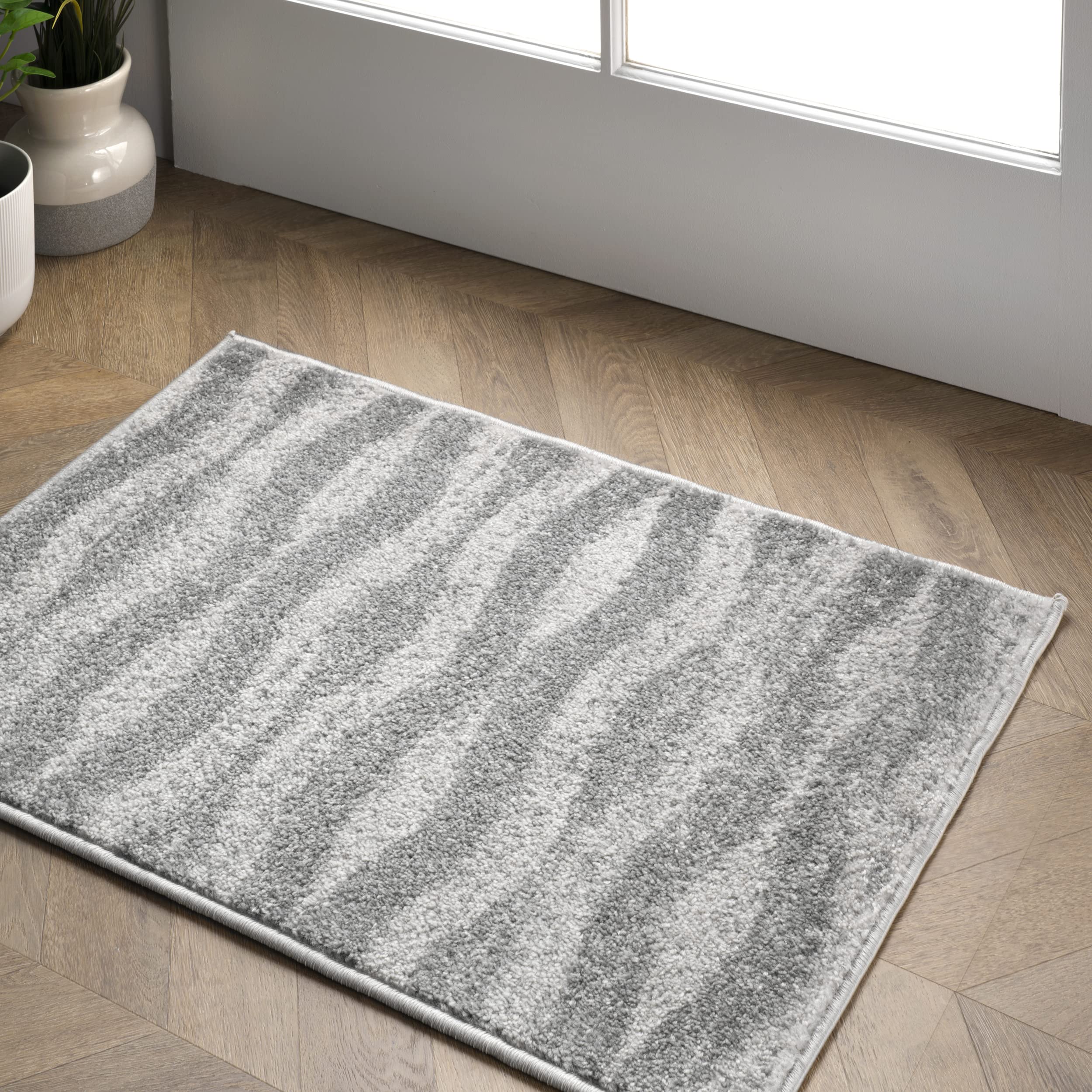 nuLOOM 3' x 5' Performance Indoor Area Rug, Non-Shed, Power Loomed High-Traffic Area Rug for Living Room, Bedroom, Home, Tristan Grey