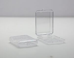 clear hinged plastic box 1 5/8" l x 2 1/8" w x 3/8" h - 50 pieces per pack