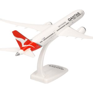 Herpa Snap-fit Airplane Model Boeing 787-9 Dreamliner Qantas on Scale of 1:200, Plastic Miniature with pedastal, Model Building, Collectors Edition