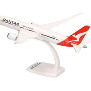 Herpa Snap-fit Airplane Model Boeing 787-9 Dreamliner Qantas on Scale of 1:200, Plastic Miniature with pedastal, Model Building, Collectors Edition