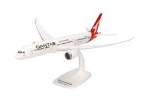 herpa snap-fit airplane model boeing 787-9 dreamliner qantas on scale of 1:200, plastic miniature with pedastal, model building, collectors edition