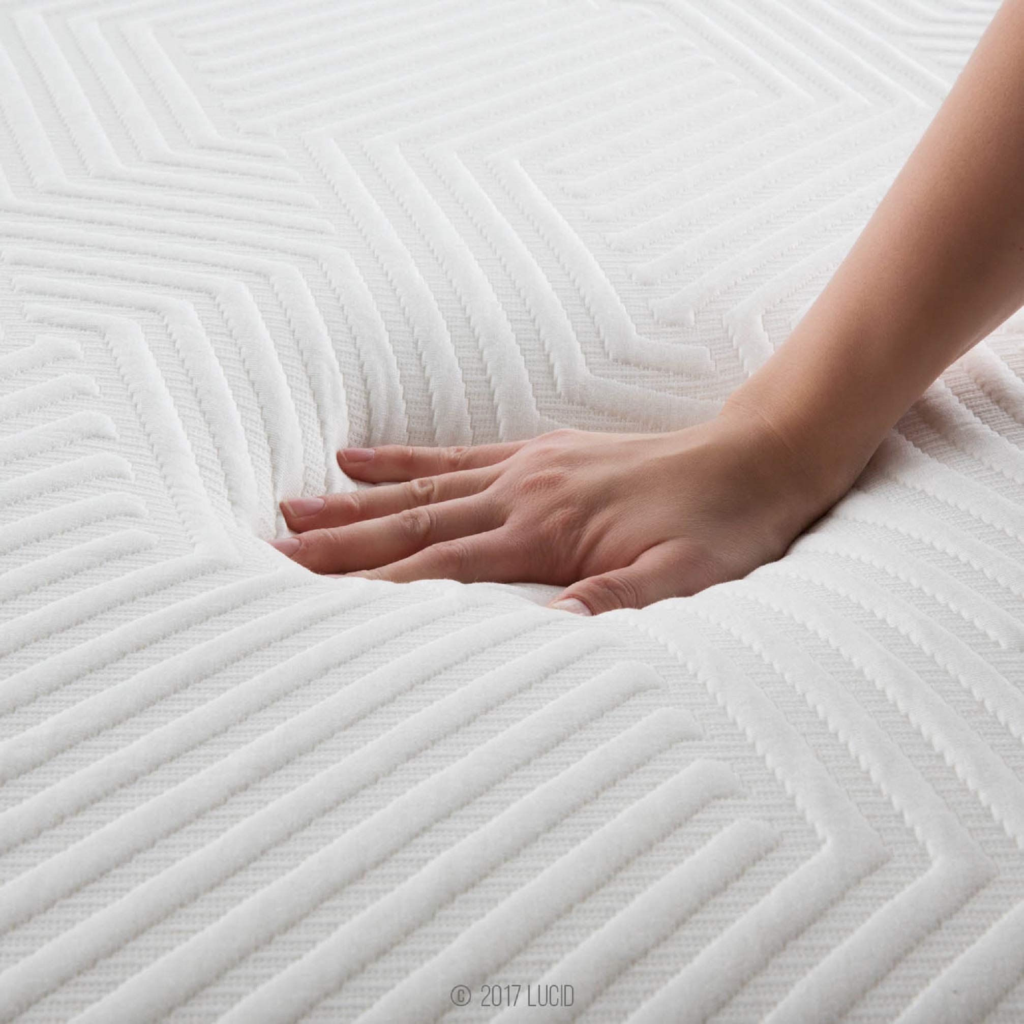 LUCID 12 Inch Latex Hybrid Mattress - Responsive Latex Foam and Encased Springs - Firm Feel - Motion Isolation - Edge Support - Gel Infused - Pressure Relief - Bed in a Box - Full Size