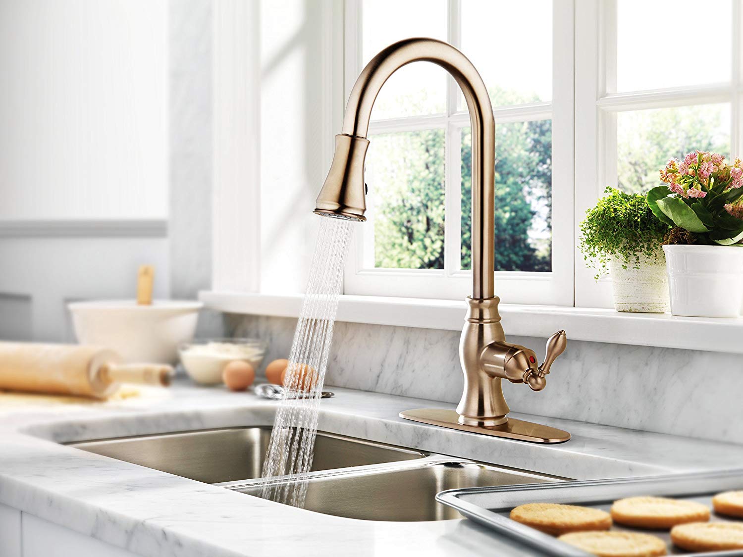 Derengge FK-258-CS Single Handle Pull Down Kitchen Faucet with Deck Plate,Meets UPC cUPC NSF61-9 Certification,French Brushed Bronze Finished