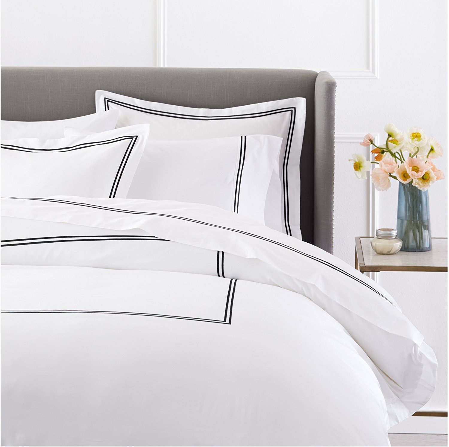 BedDecor Luxury Soft Brushed 400-Thread-Count Egyptian Cotton Embroidered Duvet Cover Set with Beautiful 2-Stripe Embroidery - - Full/Queen - White/Black