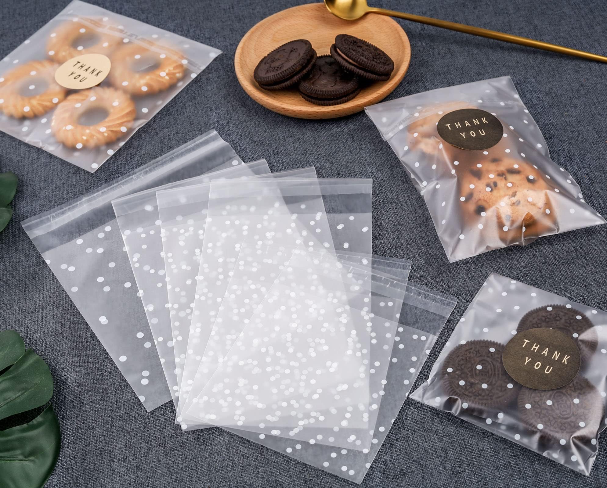 YunKo 200PACK Self Sealing Cellophane Bags Clear Cookie Bags for Gift Giving Treat bags for Packaging Cookies,Candy,Gifts(White Polka Dot,4x4Inches)