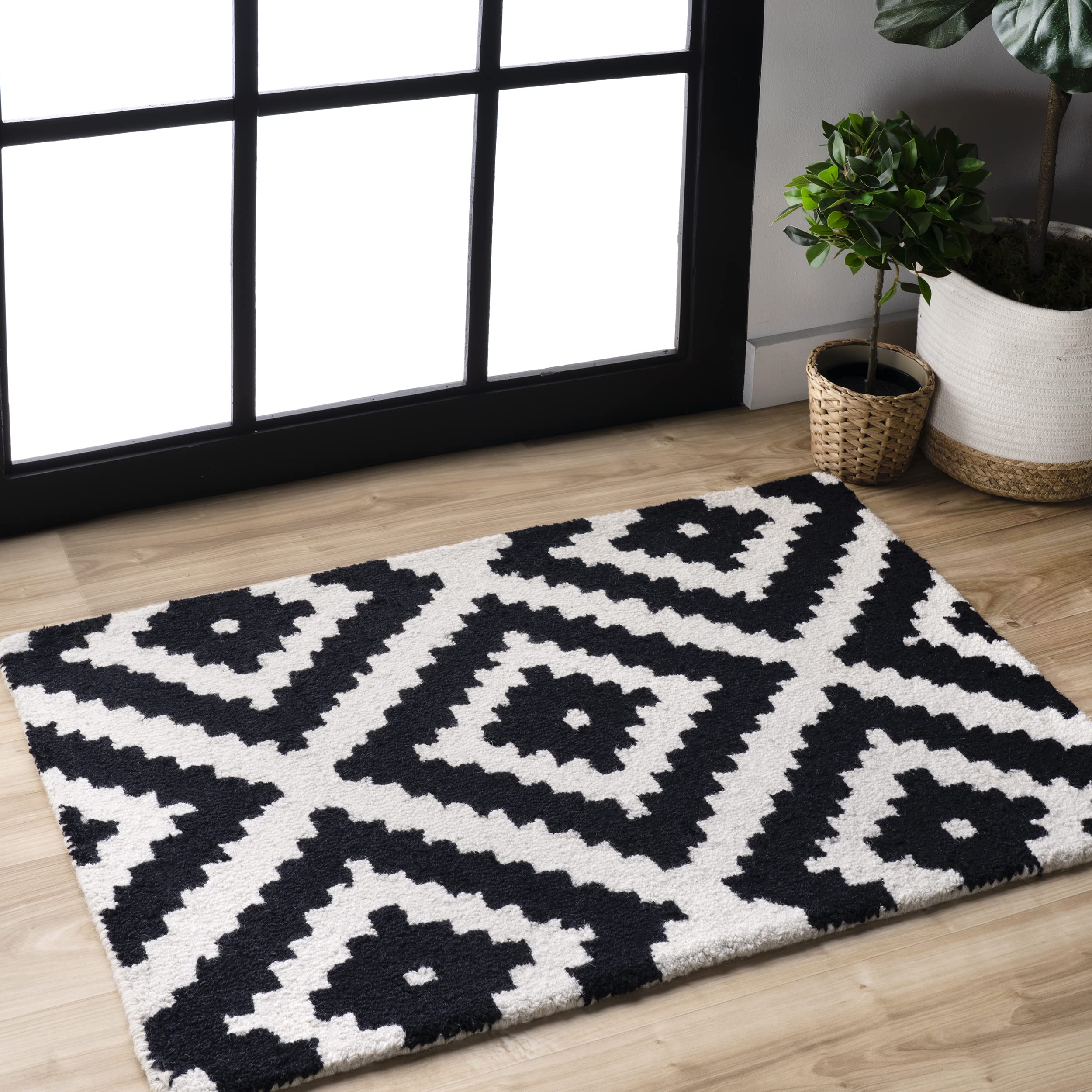 nuLOOM Kellee Hand Tufted Geometric Wool Accent Rug, 3x5, Black