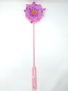 toy spring summer plastic fly swatters with flower embellishments daisy pink