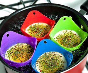 vndeful 4 pcs silicone poached egg maker egg poaching cups, for microwave or stovetop egg cooking, bpa free, (color random)