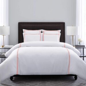 wamsutta hotel triple baratta stitch full/queen duvet set in white/coral