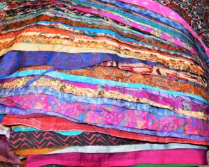 huge lot 100% pure silk vintage sari fabric remnants scrap bundle quilting journal project by weight 100 gr (by size 36x36 inch each color)