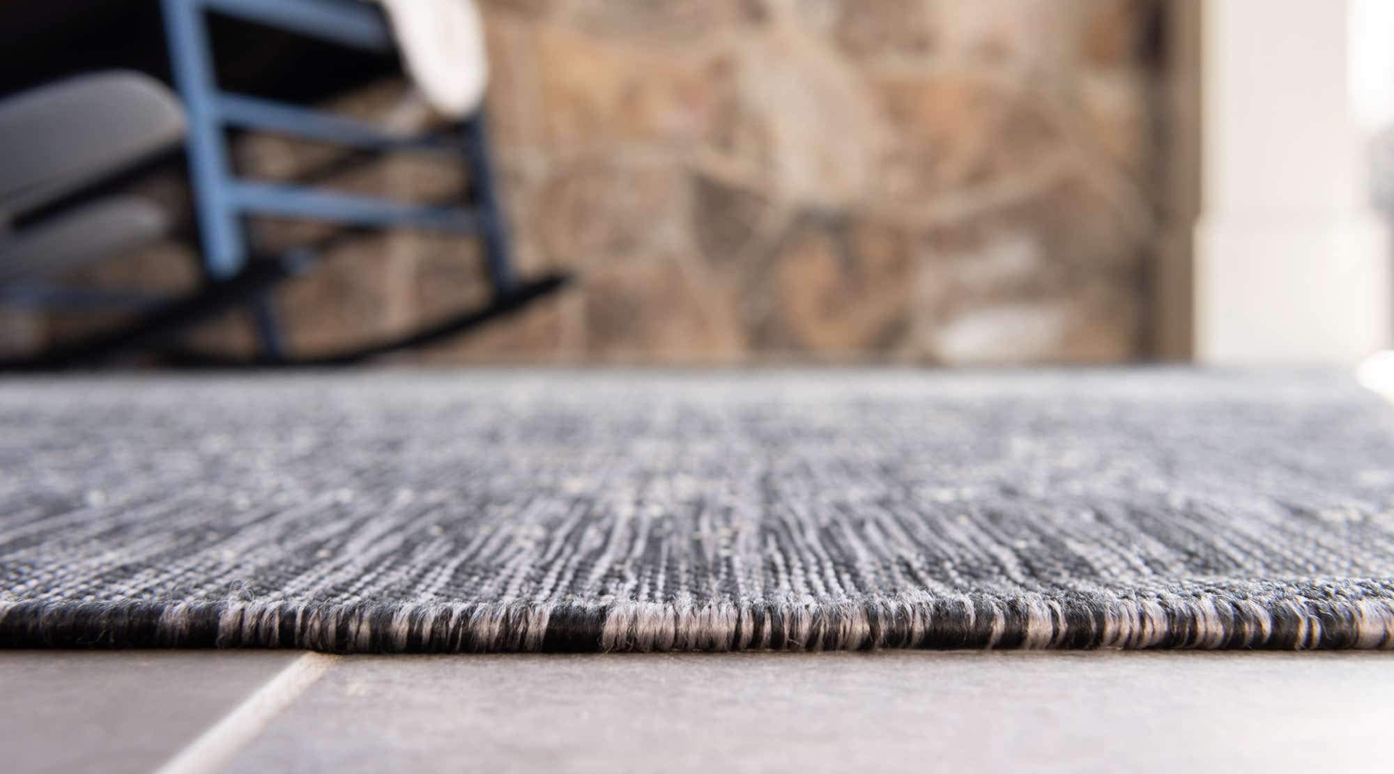 Unique Loom Outdoor Modern Collection Area Rug - Ombre (5' 1" x 8' Rectangle, Charcoal Gray/ Ivory)