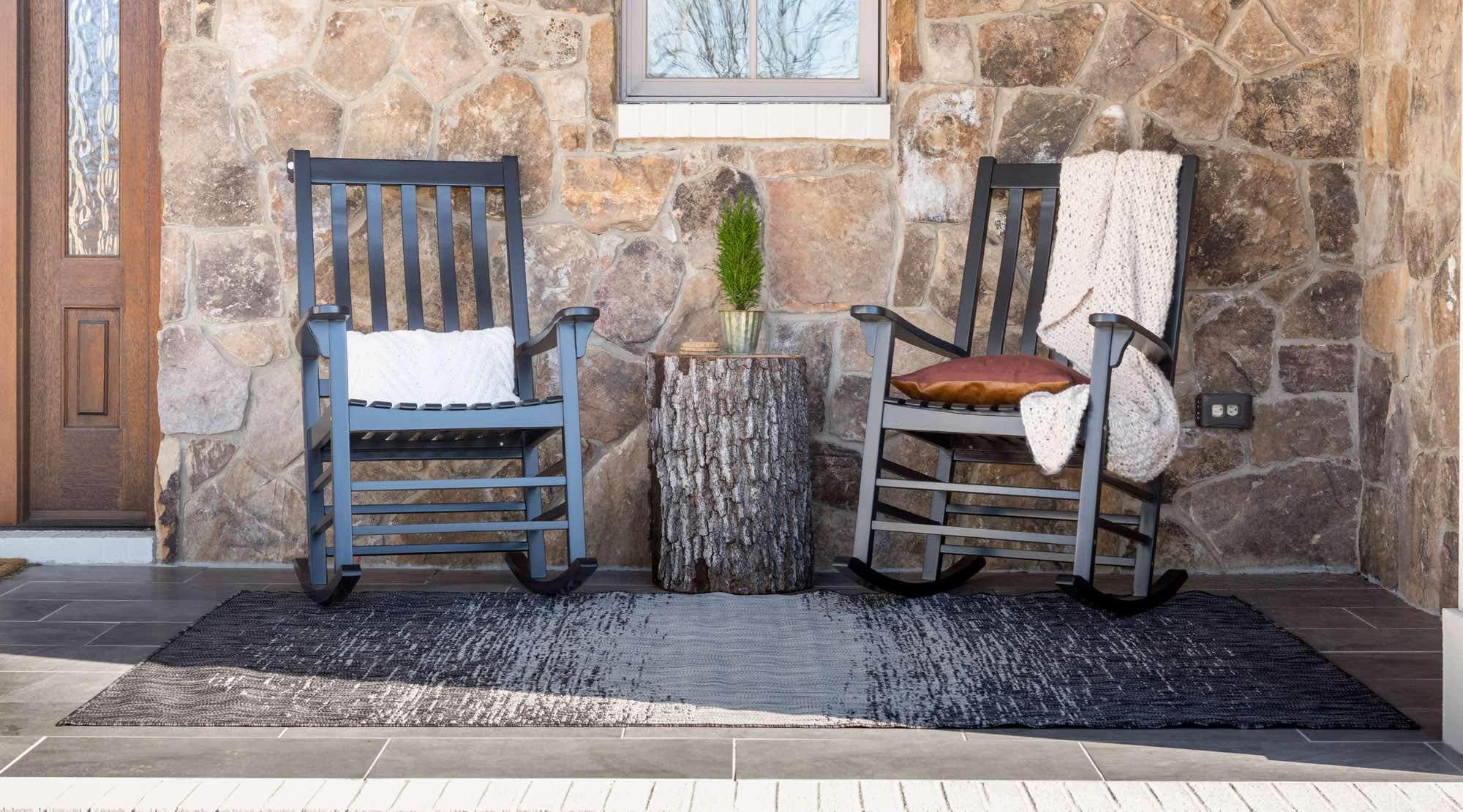 Unique Loom Outdoor Modern Collection Area Rug - Ombre (5' 1" x 8' Rectangle, Charcoal Gray/ Ivory)