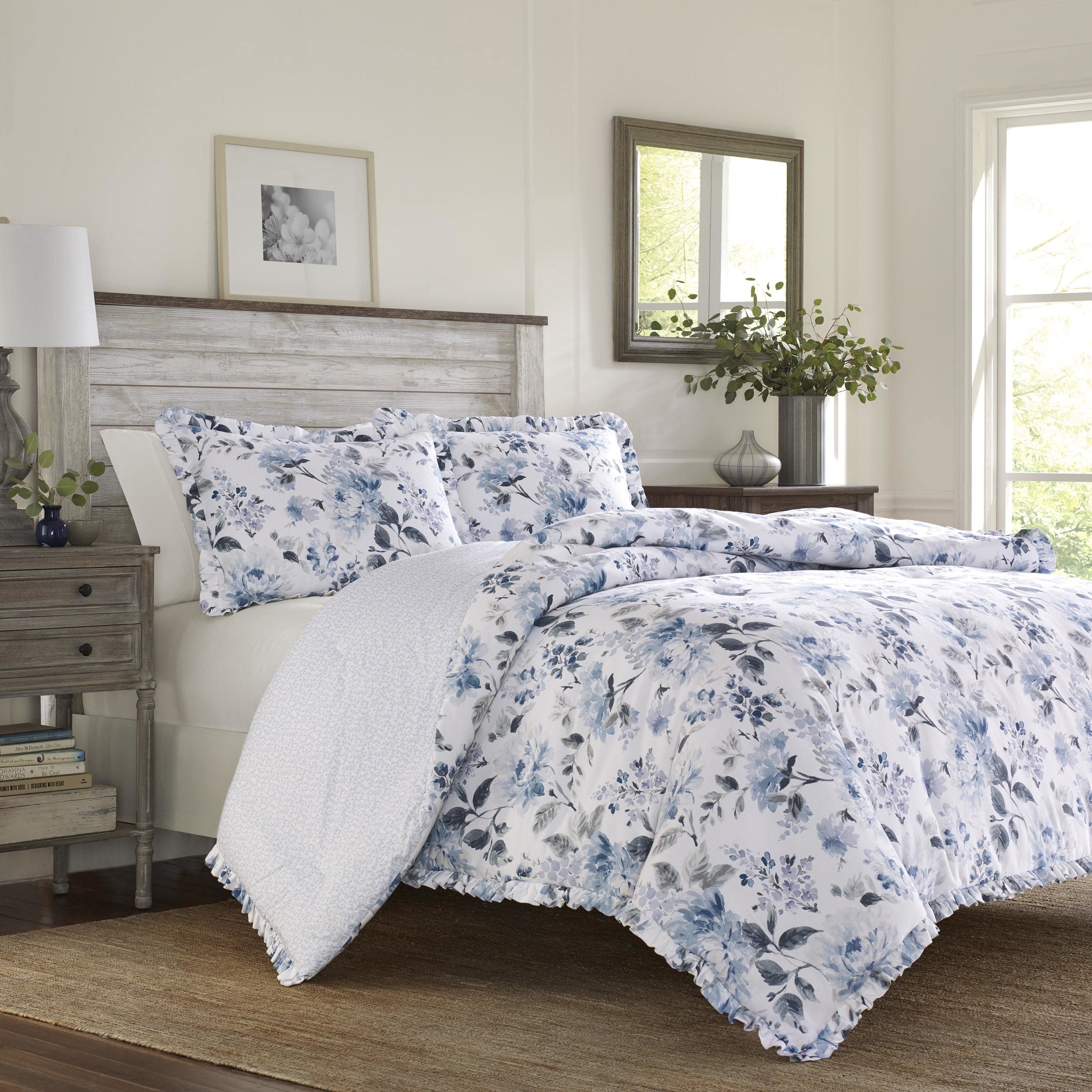 Laura Ashley Home - King Duvet Cover Set, Reversible Cotton Bedding with Matching Shams, Lightweight Home Decor for All Seasons (Chloe Blue, King)