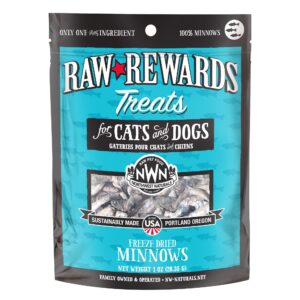 northwest naturals raw rewards freeze-dried minnow treats for dogs and cats - bite-sized pieces - healthy, 1 ingredient, human grade pet food, all natural - 1 oz