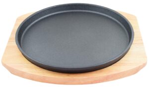 sunrise round cast iron set w/rubber wood underliner for making pizza, sizzling meat (11.80")