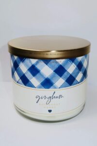 bath and body works new gingham 3 wick candle 14.5 oz w burn time of 25-45 hours