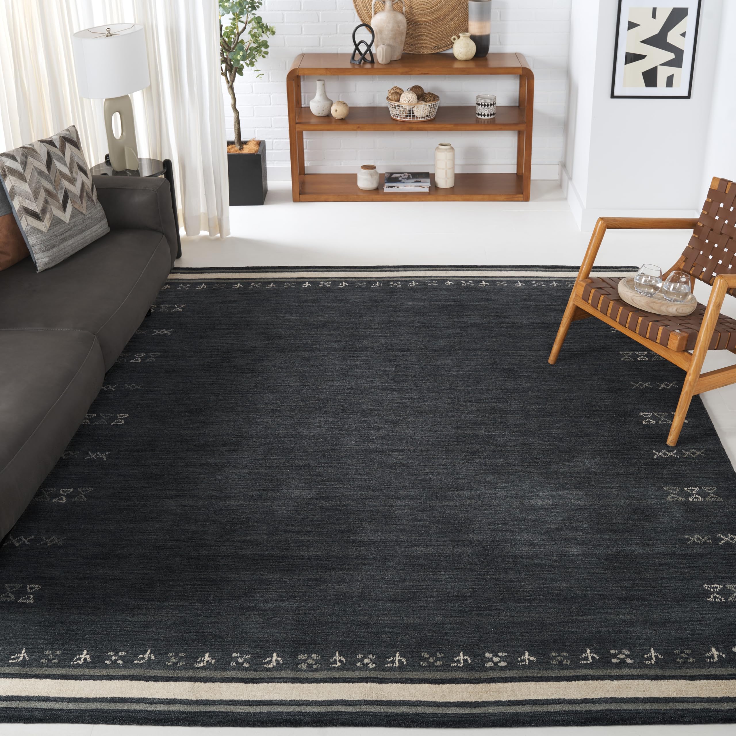 SAFAVIEH Himalaya Collection Area Rug - 8' x 10', Charcoal, Handmade Boho Tribal Wool, Ideal for High Traffic Areas in Living Room, Bedroom (HIM597H)