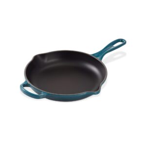 le creuset signature cast iron signature iron handle skillet, 9" (1-3/8 qt.), deep teal