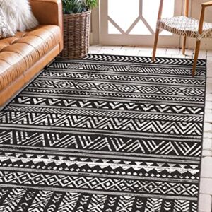 HOMEGNOME Indoor Outdoor Distressed Bohemian Area Rug (8'x10', Black)