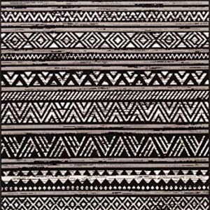 HOMEGNOME Indoor Outdoor Distressed Bohemian Area Rug (8'x10', Black)