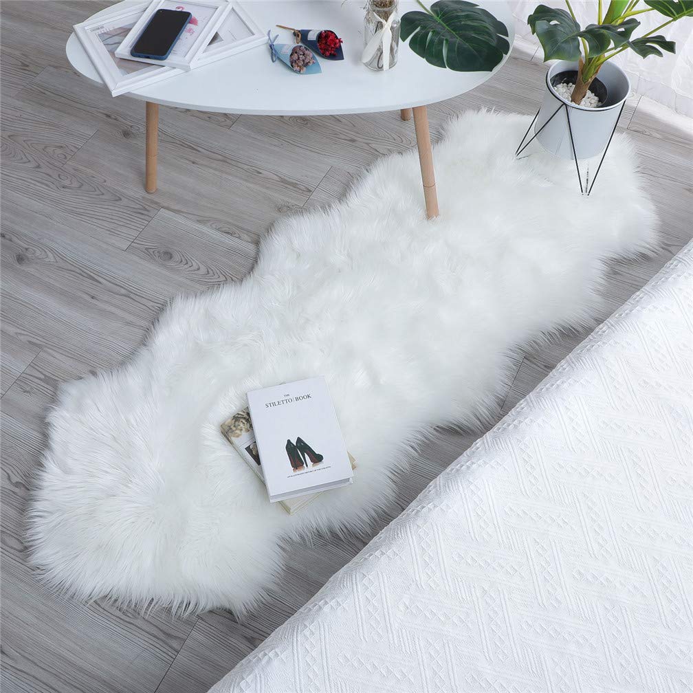 HLZHOU Soft Faux Fur Rug White Sheepskin Chair Cover Seat Pad Shaggy Area Rugs for Bedroom Sofa Living Room Floor (White, 2x5.3 Feet)