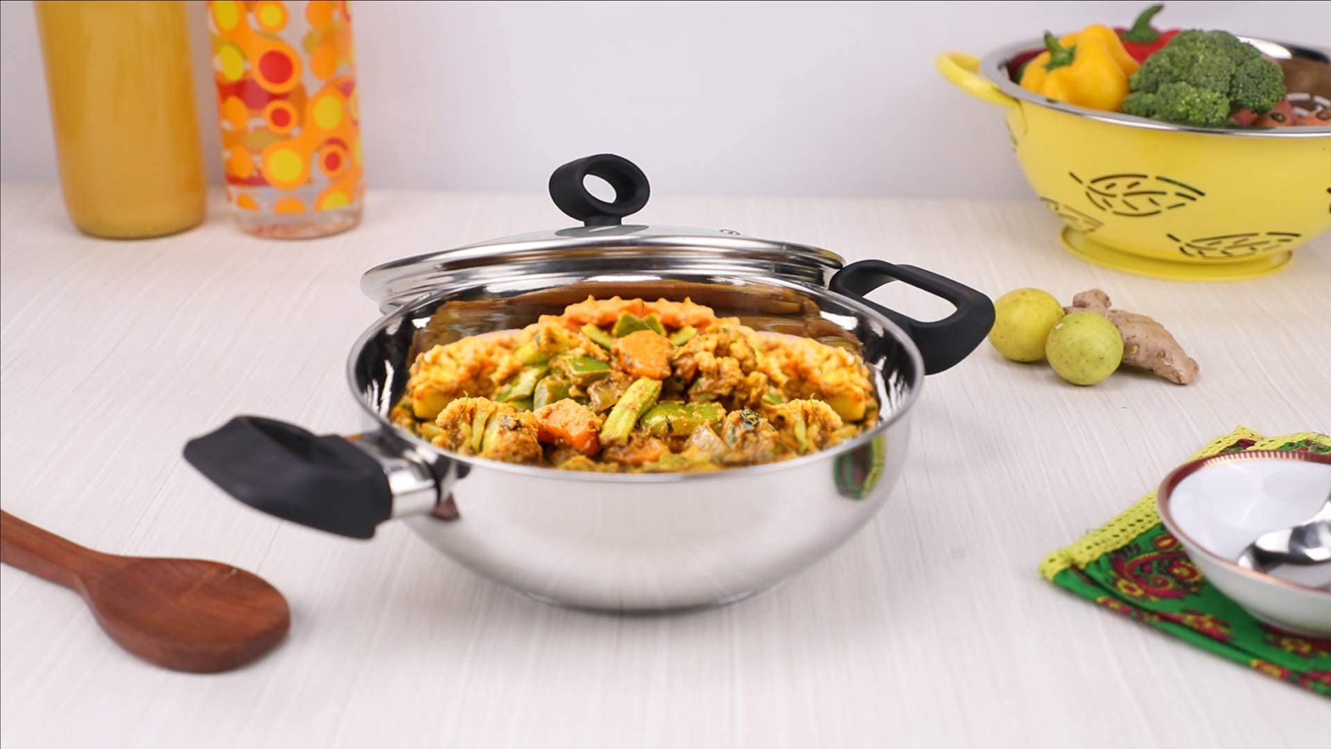 Vinod Deluxe Kadhai | Stainless Steel Wok | Tempered Glass Lid | Induction-Friendly| Sandwich Bottom | 20cm Capacity | 2 Liters(2.1 Quarts) |Multi-Use Pot| Suitable For Indian Cooking, Gravy, Stews