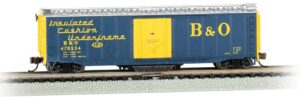 bachmann trains - 50' plug door track cleaning box car - b&o® (blue & yellow) - n scale (16368)