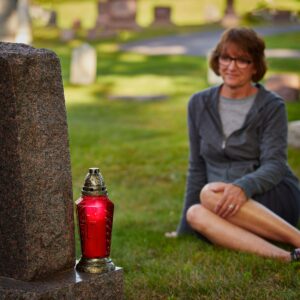 Taultic Lights Cemetery Memorial Candle | Heat Resistant Plastic Top and Base | Remembrance Decorations for Grave | Red Glass Lantern Eternal Candle Holder for Loss of Loved One | Outdoor and Indoor