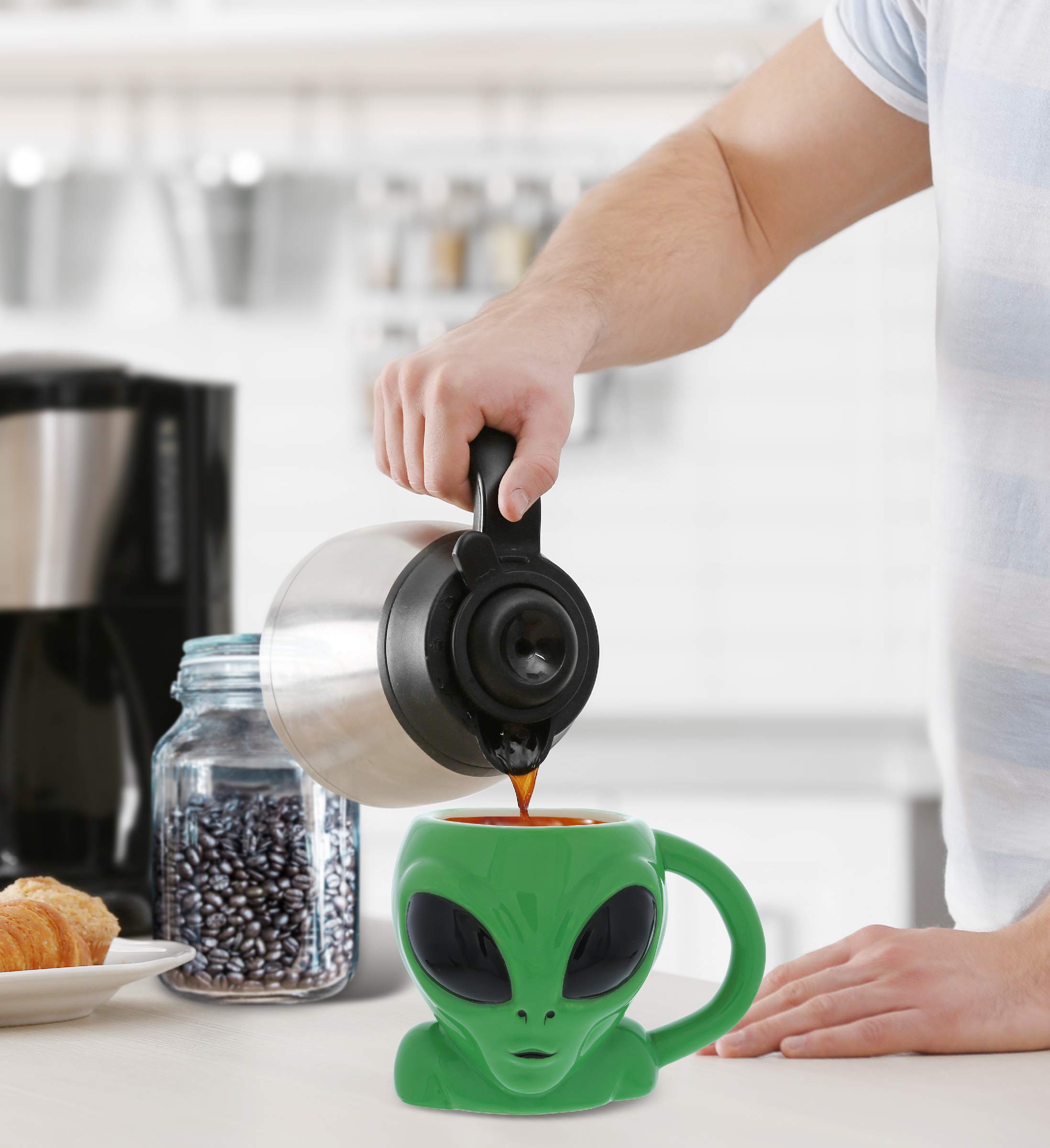 MUGNIV Novelty 3D Green Alien Mug - Cute Cute Coffee Mugs for Women and Men, Funny Coffee Mug Space Gift for Coffee Lovers, Cool Alien Head Fun Glassware Ceramic Mug for Hot and Cold Drinks - 17 Oz