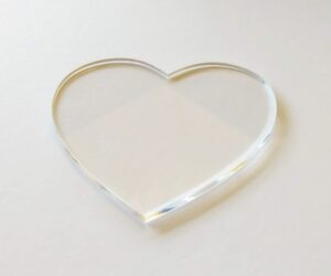 clear blank heart acrylic place card for weddings,guest names escort cards,pmma tile place cards,dining seating chart place cards for birthday parties, table place cards (3")