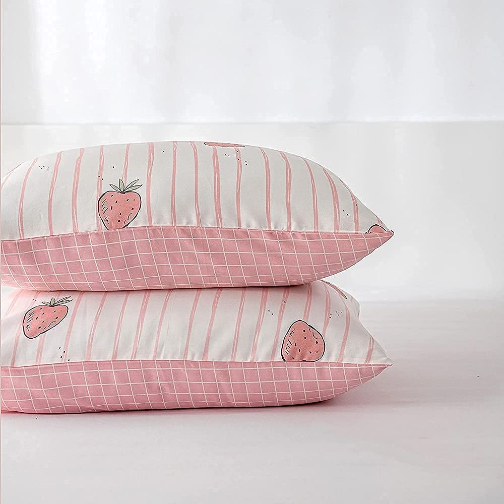 Pink Strawberry Print Pillowcases Set Kawaii Kids Girl Bedding Pillow Shams for Boy Teen Cotton Strawberry Pillow Covers Cute Decorative Pillowcases Set, Envelope Closure, (2 Pieces,20"×26")