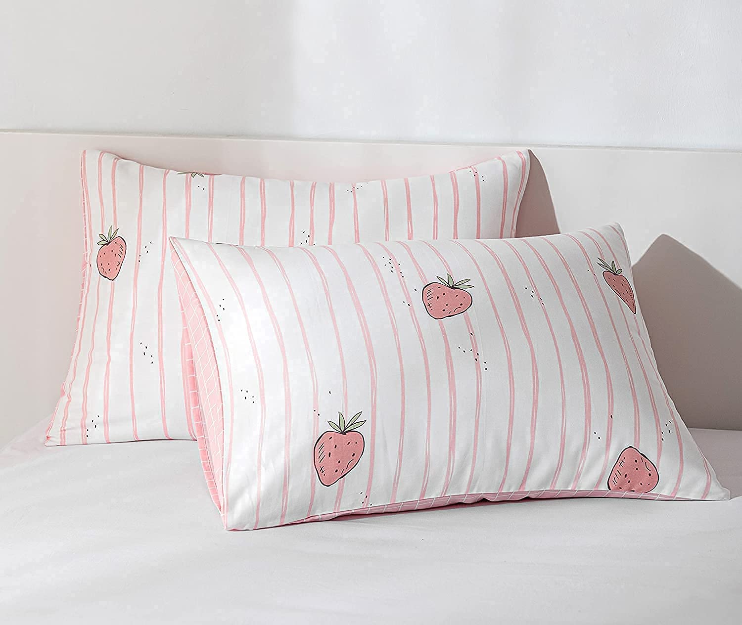 Pink Strawberry Print Pillowcases Set Kawaii Kids Girl Bedding Pillow Shams for Boy Teen Cotton Strawberry Pillow Covers Cute Decorative Pillowcases Set, Envelope Closure, (2 Pieces,20"×26")