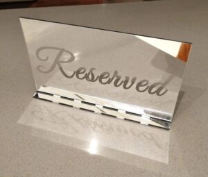 set of 2 acrylic mirror reserved table sign, acrylic freestanding decoration, acrylic free standing reserved wedding signs (silver)