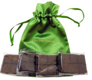 irish turf peat refills bulk pack with 24 mini sods in a scent of ireland drawstring gift bag