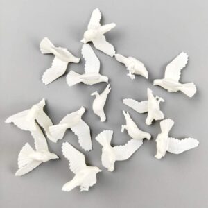 cwbping 24pcs plastic birds small figure toy dove bird of peace 1:25 scale g model train railway modeling