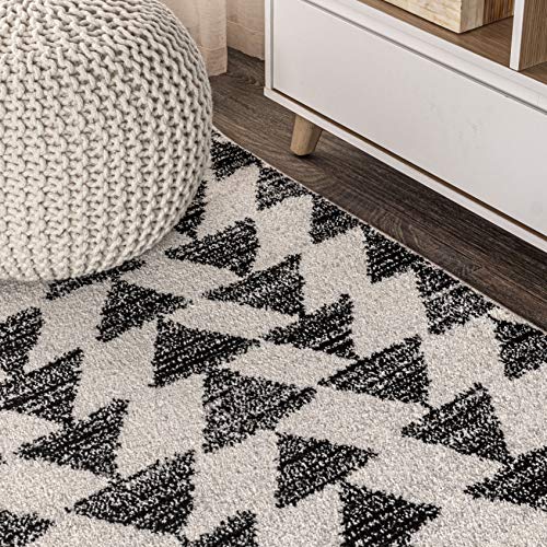 JONATHAN Y MOH206A-8 Aisha Moroccan Triangle Geometric Indoor Farmhouse Area-Rug Bohemian Minimalistic Easy-Cleaning Bedroom Kitchen Living Room Non Shedding, 8 X 10, Cream,Black