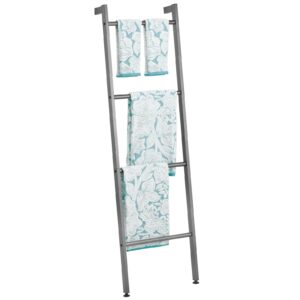 mDesign Metal Leaning Blanket and Towel Ladder - Blanket Ladder for Bedroom and Towel Ladder for Bathroom - Throw/Quilt Display Holder Rack - Nursery Wall Ladder - Blanket Ladder Decor - Graphite Gray